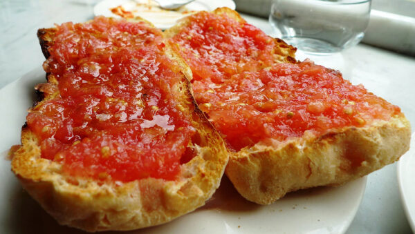 Typical Spanish Breakfast: Tostada con Tomate - Recipe Included